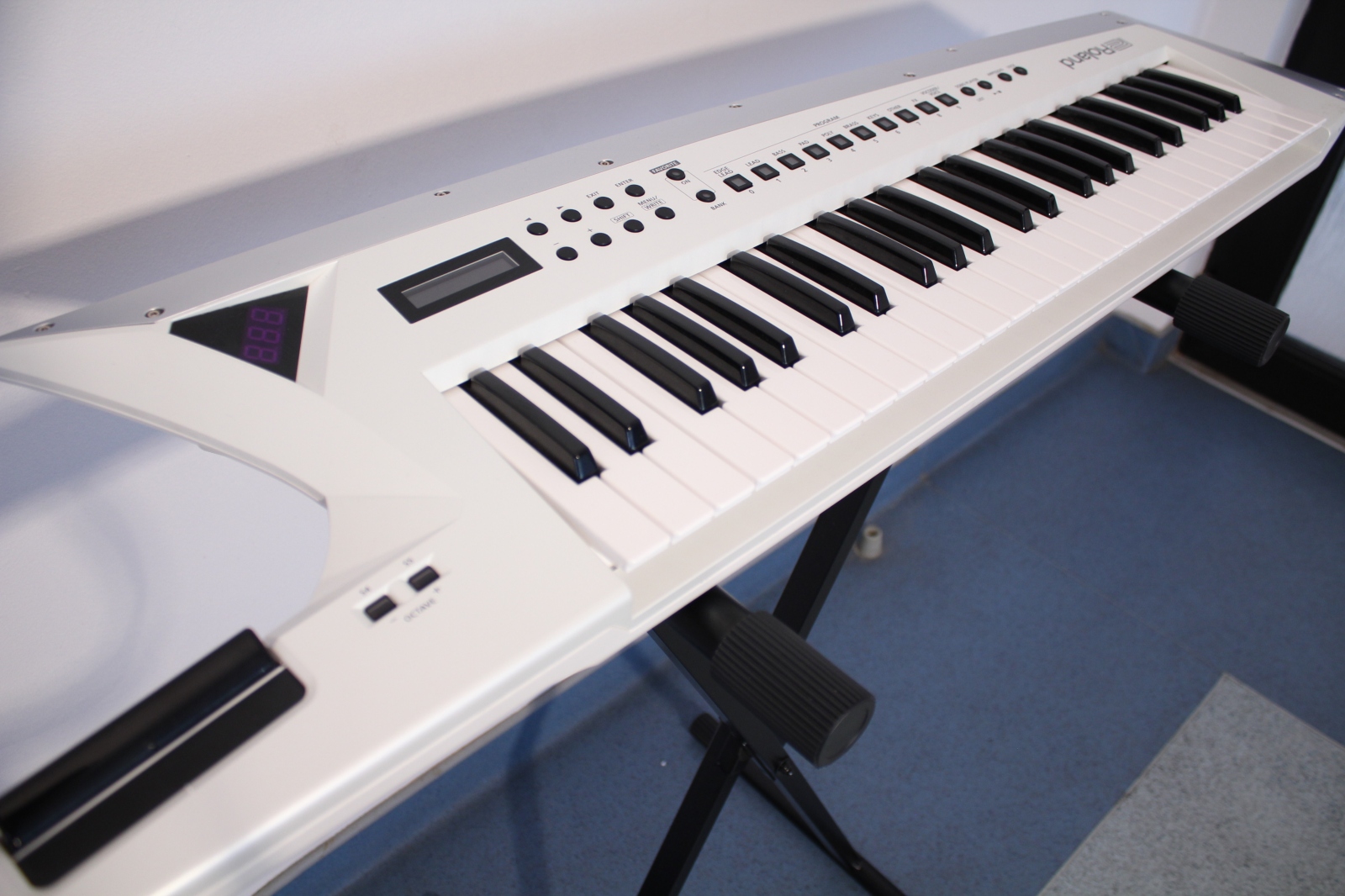 Roland AX-Edge Keytar White - Sintetizator - SoundCreation