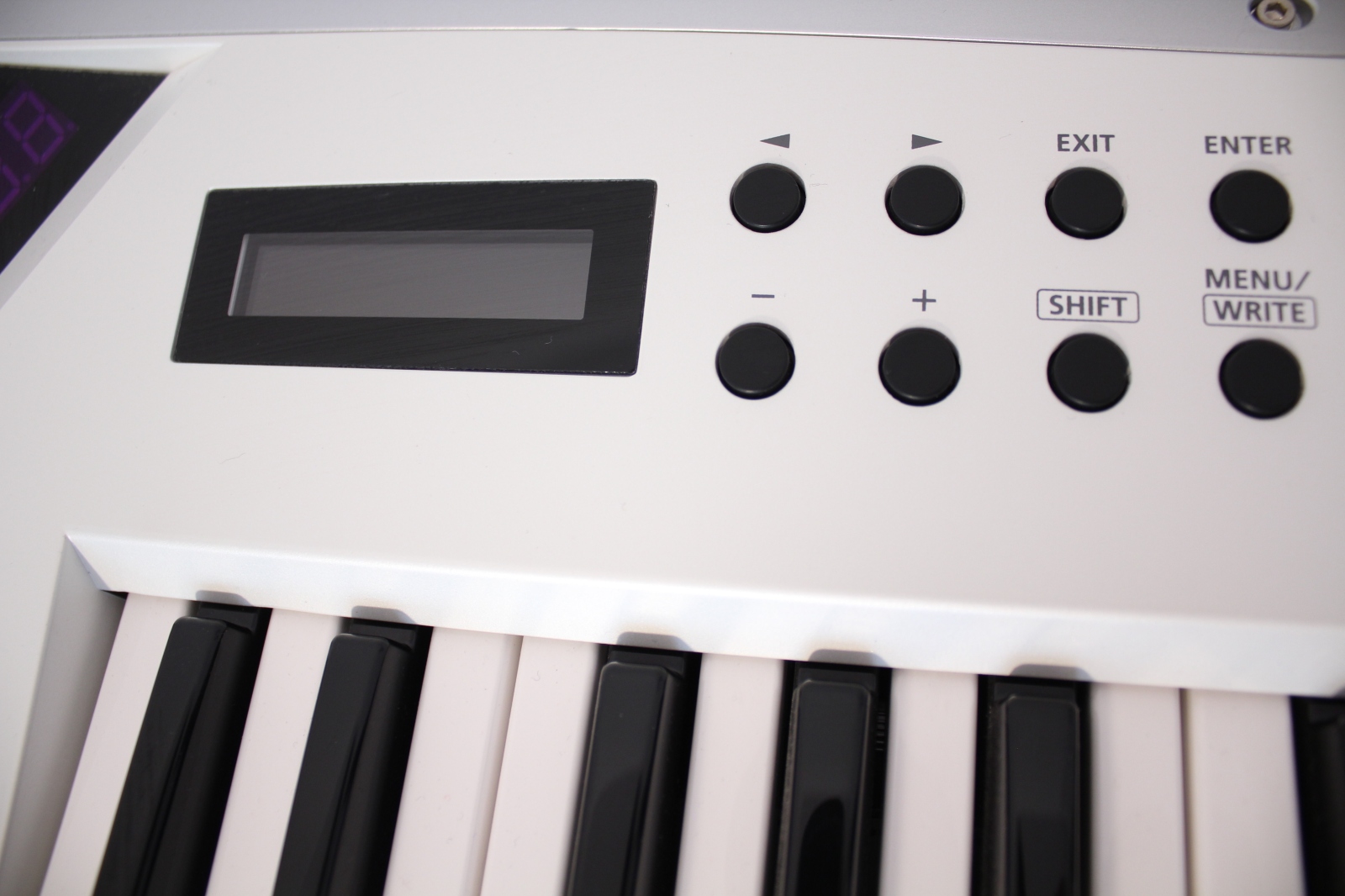 Roland AX-Edge Keytar White - Sintetizator - SoundCreation